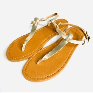 Universal Thread | Shoes | Universal Thread Sandal Gold T Strap | Poshmark